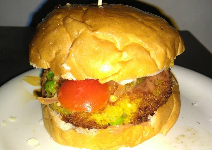 Aloo tikki Burger Recipe by Subhalaxmi Samantaray - Cookpad
