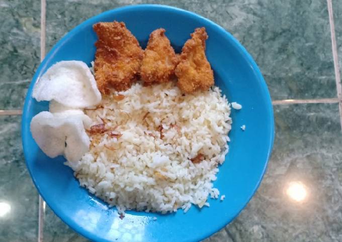 Resep Nasi goreng kampung dan ayam Krispy oleh Aisy Kitchen - Cookpad