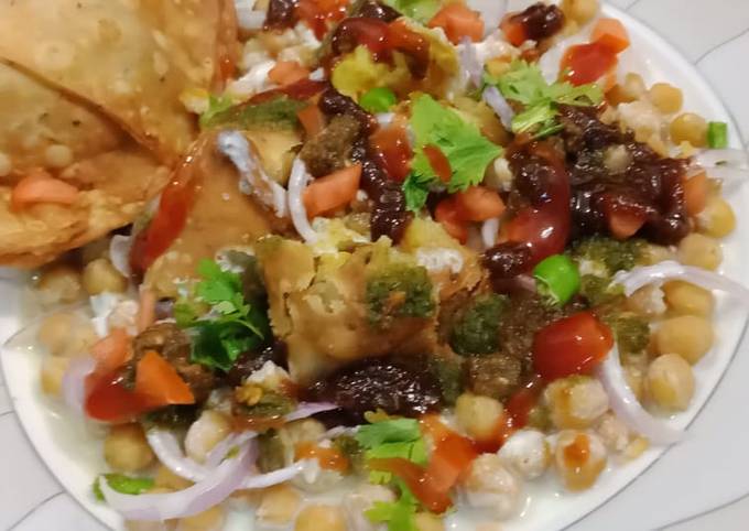 Samosa Chana Chat Recipe by Isha Siddiqui - Cookpad
