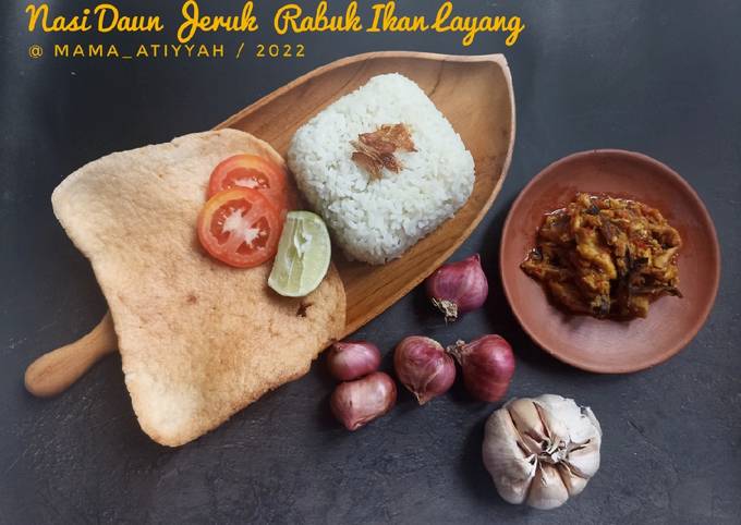 Resep Nasi Daun Jeruk Magic Com dengan Rabuk Ikan Layang oleh Sitti ...