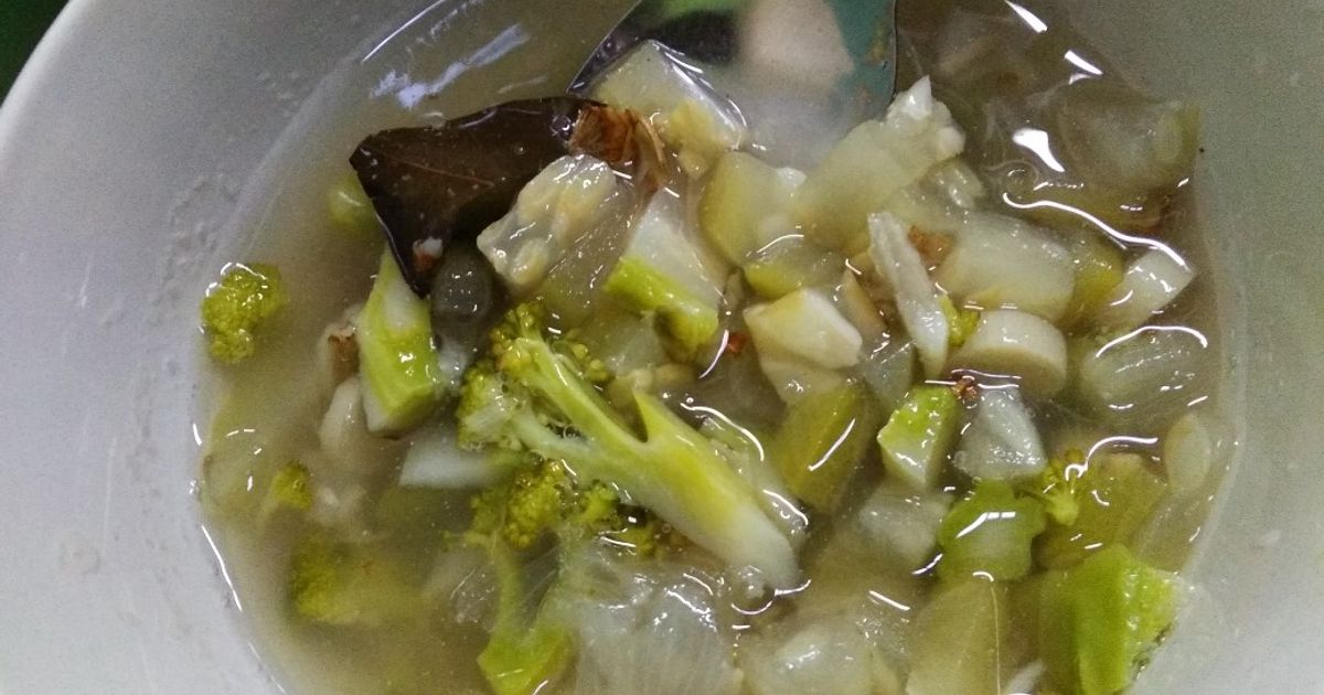 Resep Sayur Bening Labu Air+Brokoli oleh Euteuk_st - Cookpad