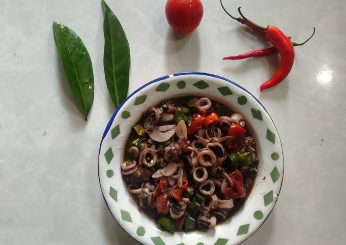 Resep 41.Cumi-cumi masak hitam oleh Mirna BenyWidodo - Cookpad