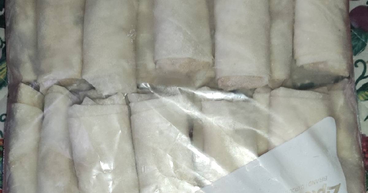 Cheesy Chicken Spring Roll Recipe by Bushra Mazhar - Cookpad