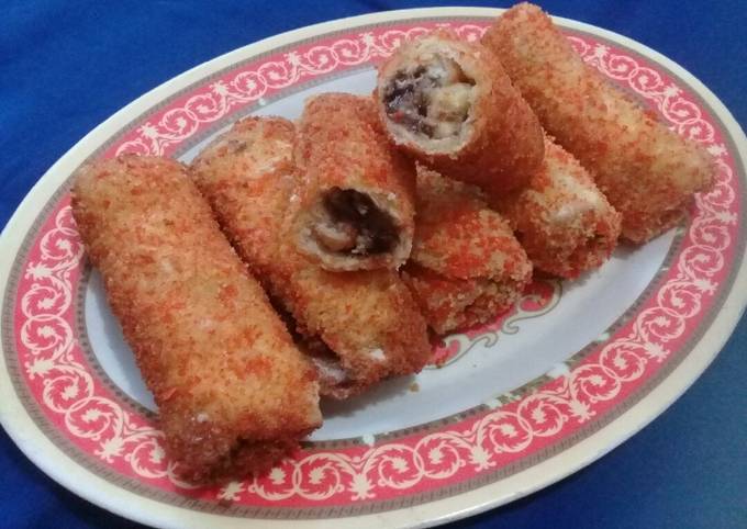 Resep Roti Gulung Goreng Isi Pisang Coklat Keju oleh Happy Kitchen 🍽🍹🍜🍅🌽 - Cookpad