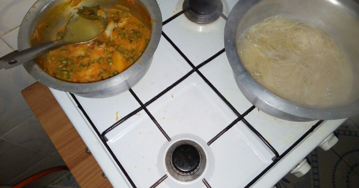 Spaghetti With Peas Stew Recipe by watiri macharia - Cookpad