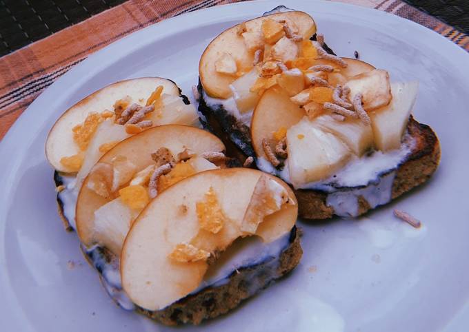 Pan integral tostado con yogurt y frutas Receta de Mariangeles Bravo ...