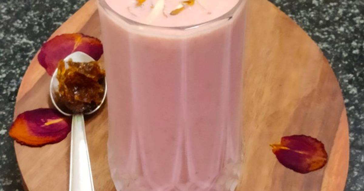 Gulkand Almond Milk Shake Recipe by Jagruti Manish (Dalwadi) Shah - Cookpad