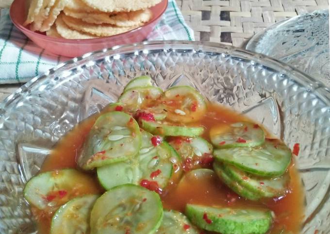 Resep *reuceuh bonteng, rujak timun ala sunda* oleh ati dewanthi - Cookpad