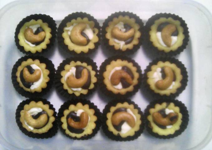 Resep Pie Coklat Kacang Mede oleh Sarah Istiqomarani - Cookpad