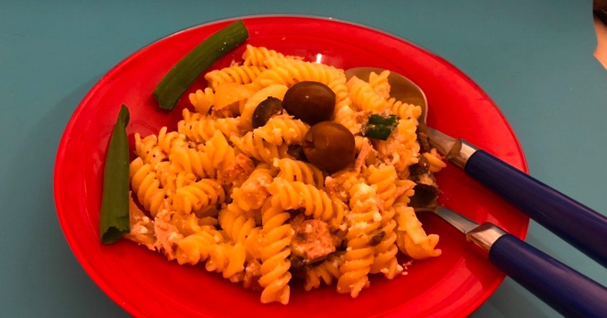 Mis Fideos (Fusillis)en Salsa De Atún, Aceitunas Y Ricota Receta de ...
