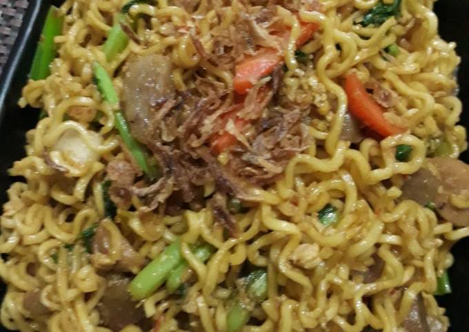 Resep Mie Goreng Rawit Manis oleh MutiaPS - Cookpad