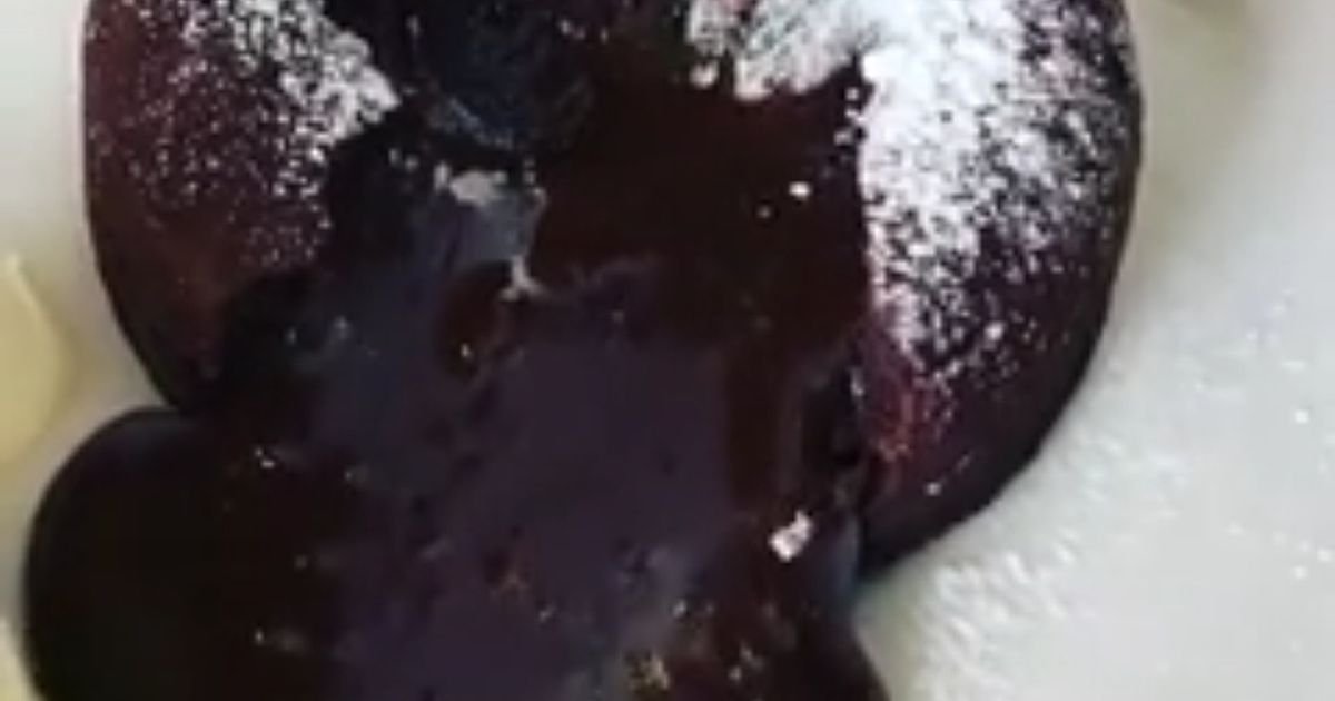 Resep choco lava cake rumahan enak dan mudah - Cookpad