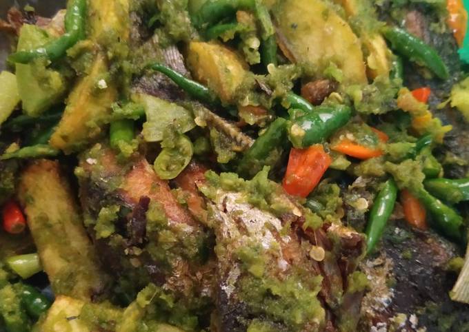 Resep Ikan Goreng Cabe Hijau/ Ijo oleh Rahma Nurhasanah - Cookpad