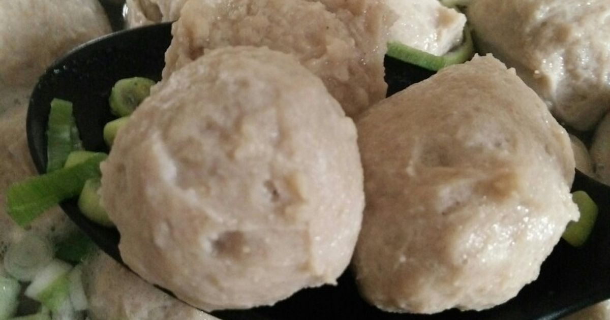 Resep Bakso Ayam Sapi Kenyal oleh 🍒 Tania Helena 🍒 - Cookpad