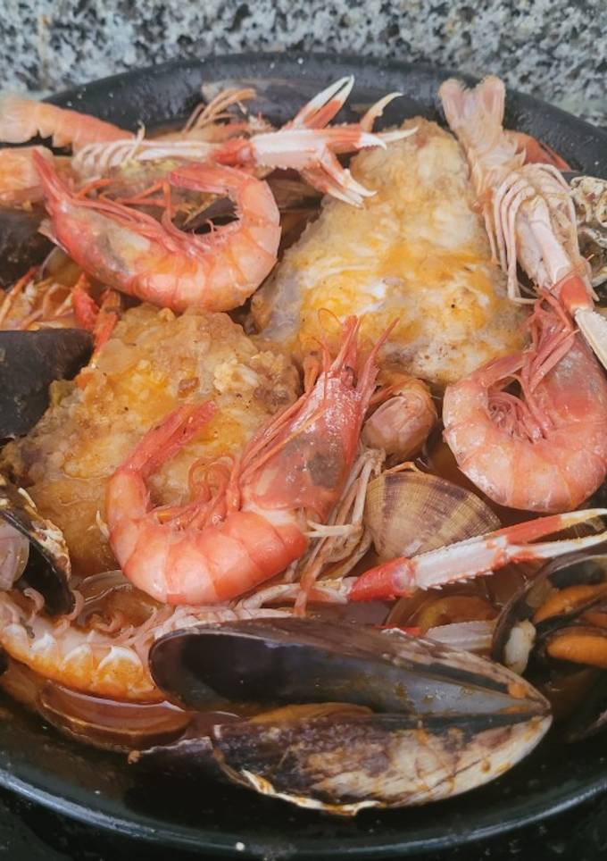 Zarzuela de pescado y marisco en un plis plas Receta de Marisa Marcos ...