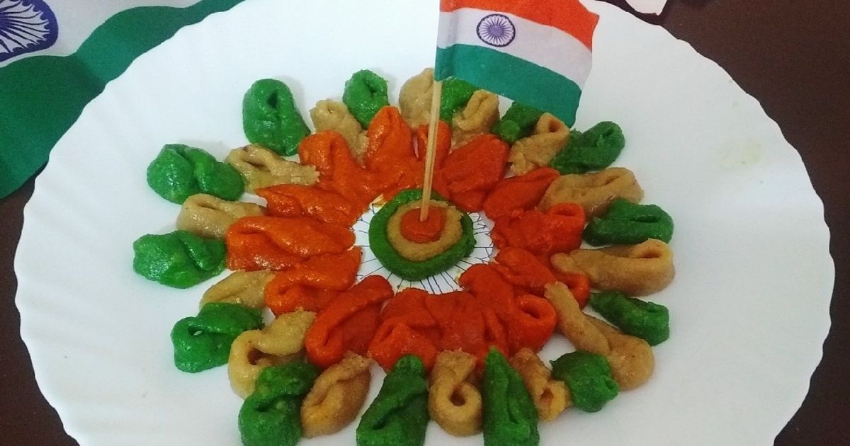 बादाम थ्री कलर फूल बर्फी(Badam Three Colour Phool Barfi Recipe In Hindi ...