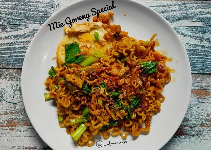 Resep Mie Goreng Special oleh wulanandri - Cookpad