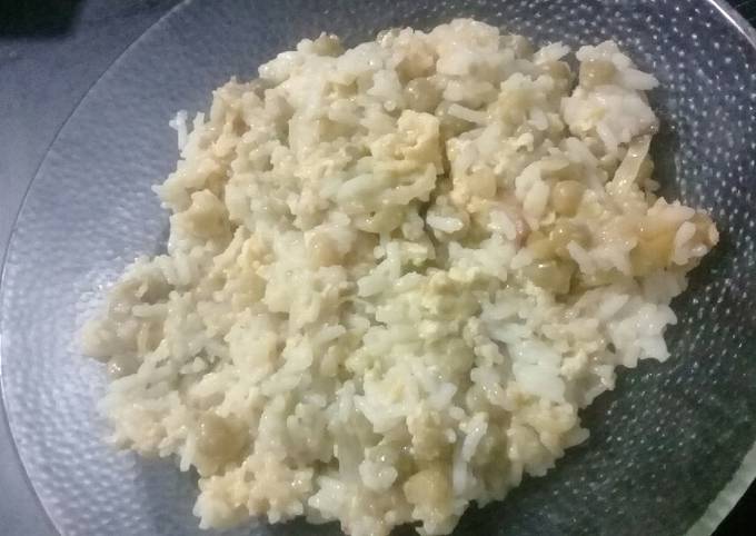 Arroz con cebolla y huevo, más arvejas Receta de Sakura 🌸- Cookpad