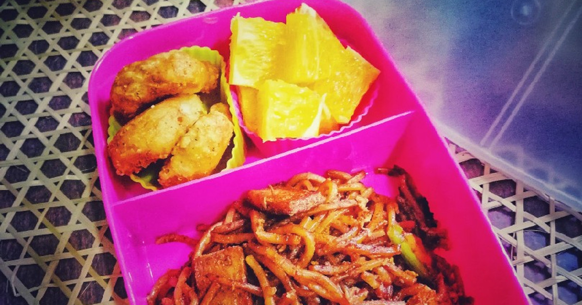 Resipi Bento Anak Sekolah Mee Goreng Ayam, Nugget Goreng & Oren Naval ...