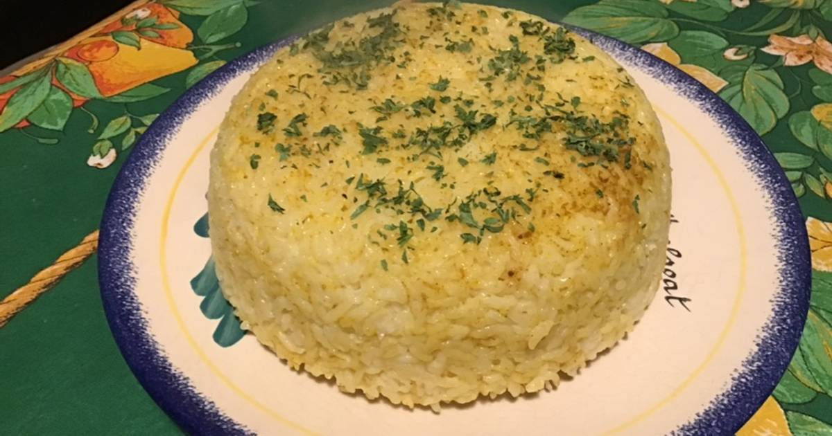 Dôme de riz basmati aux épices indiennes et coriandre hachée de Mila ...