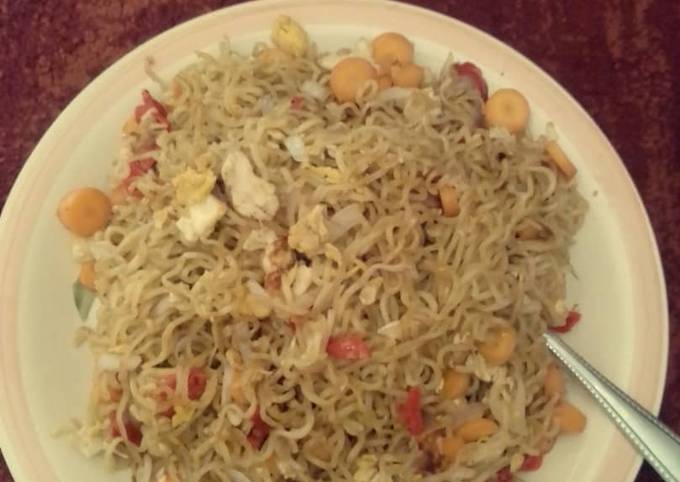 Fried indomie Recipe by hapsat jarmae - Cookpad