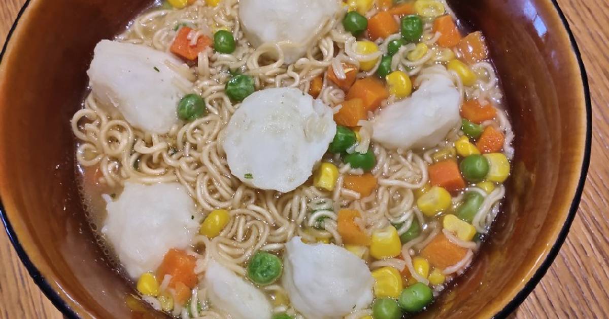 Instant Noodle with Cuttlefish Balls Recipe by Emie - Cookpad