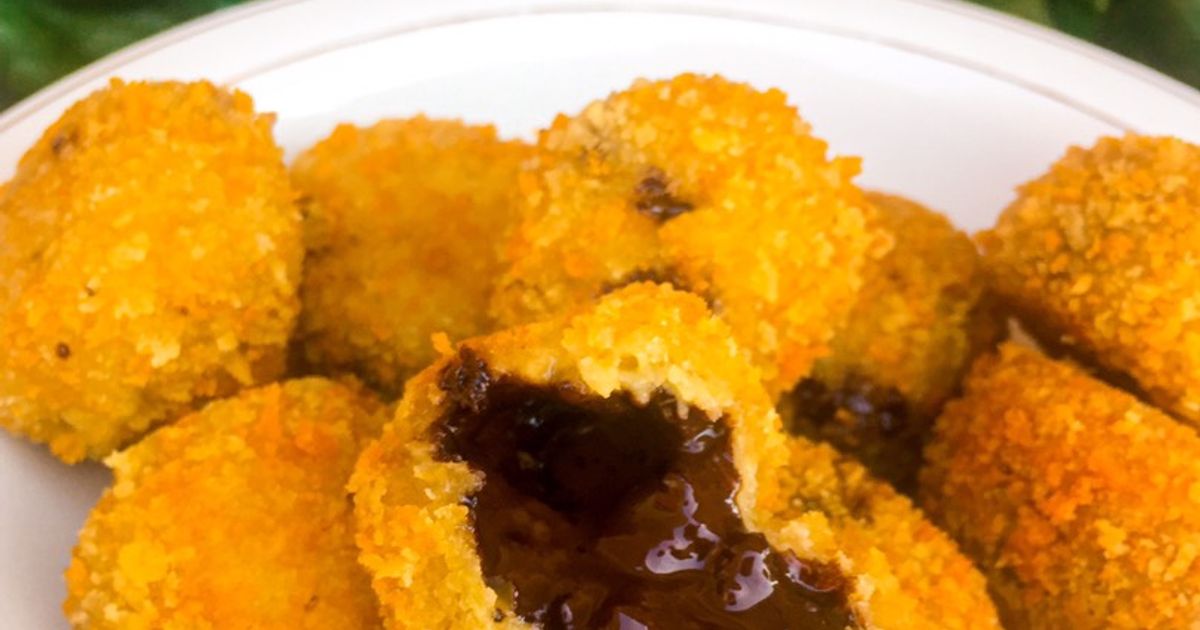 Resep Bola Pisang Coklat Lumer (Cemilan) oleh Fidela Sadewo - Cookpad
