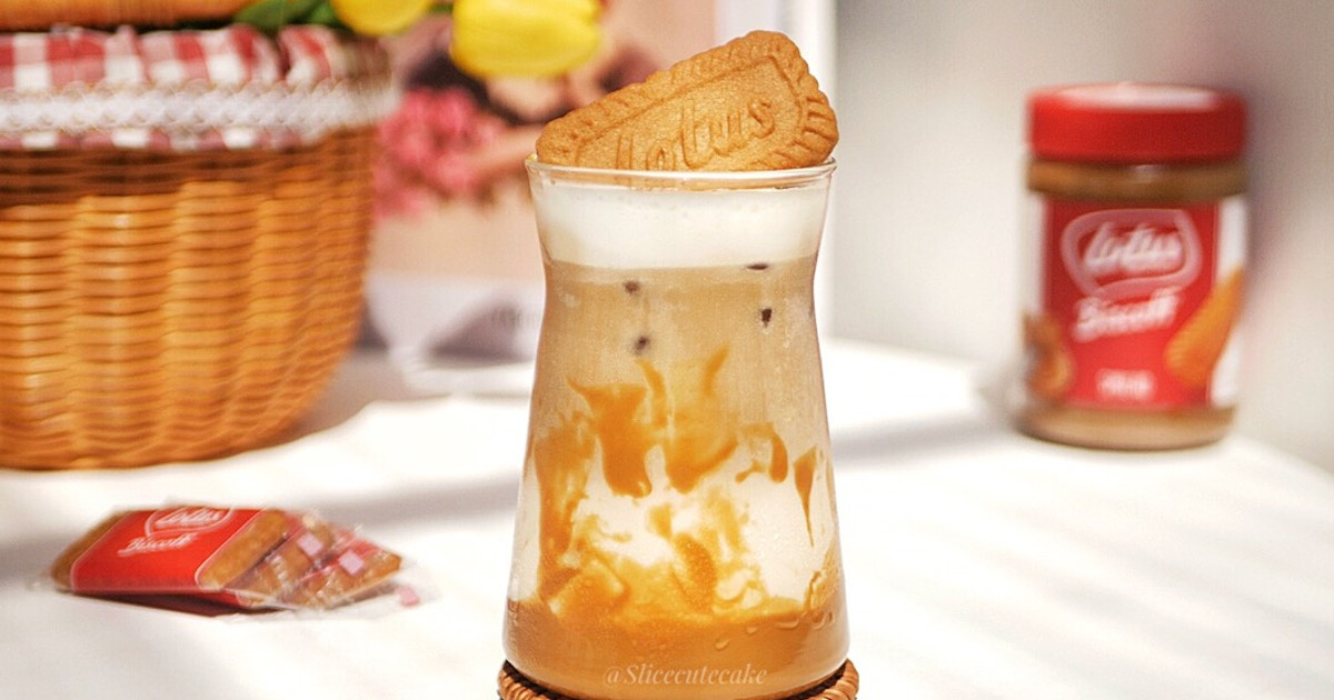 Resep Lotus Biscoff Iced Rum Coffee Latte oleh Slicecutecake - Cookpad