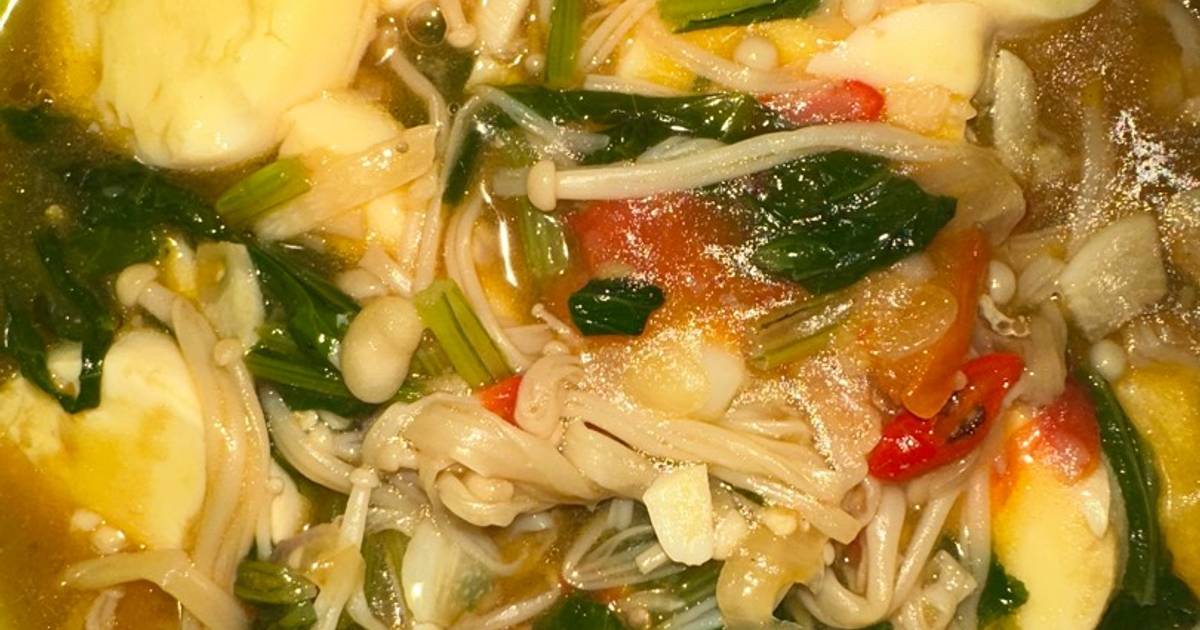 Resep Sup jamur enoki with sawi tofu oleh panemorfia angela - Cookpad
