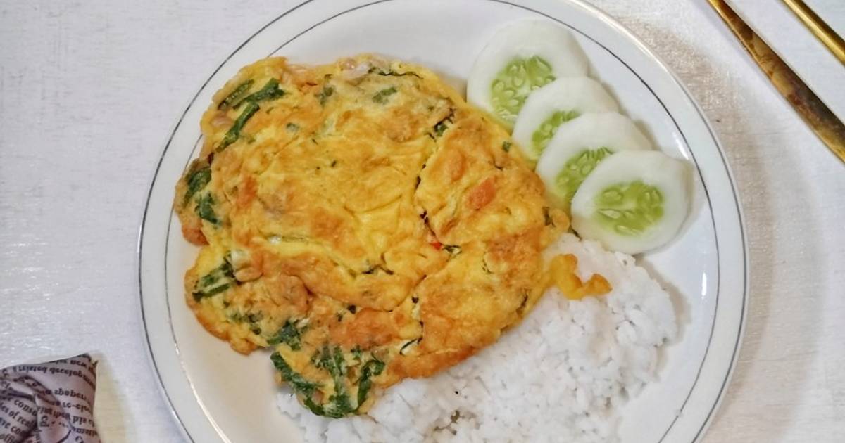 Resep Telur Dadar Daun Kunyit oleh Nyanyah - Cookpad