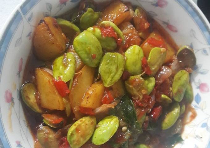 Resep Sambal goreng pete kentang pedes endes oleh Ferry Soehardja - Cookpad