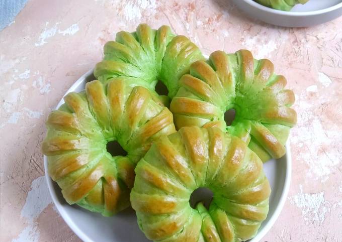 Resep Roti Manis Pandan oleh Elvira Yus - Cookpad