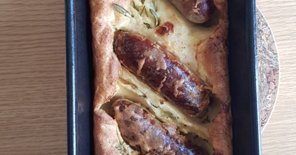 Toad In The Hole Loaf Recipe by Maddie - Cookpad