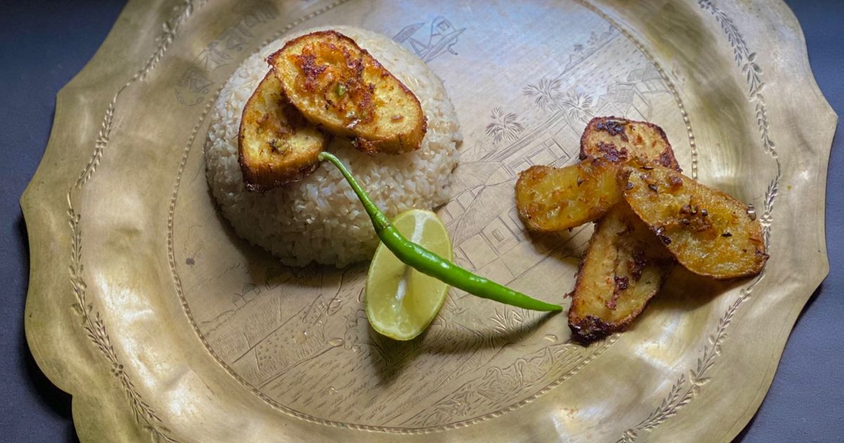 Kanch Kola Masala Dry Sabji With Brown Rice For Dinner West Bengal ...