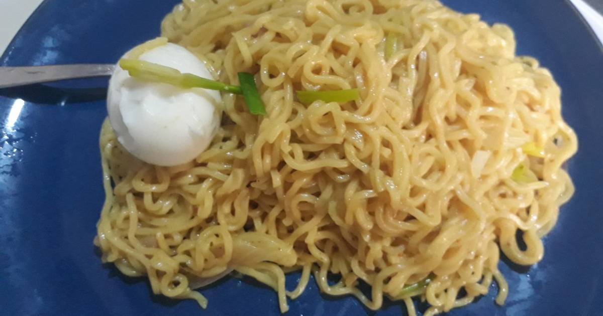 Noddles with spring onion and egg Recipe by Sandra Ogbeide - Cookpad