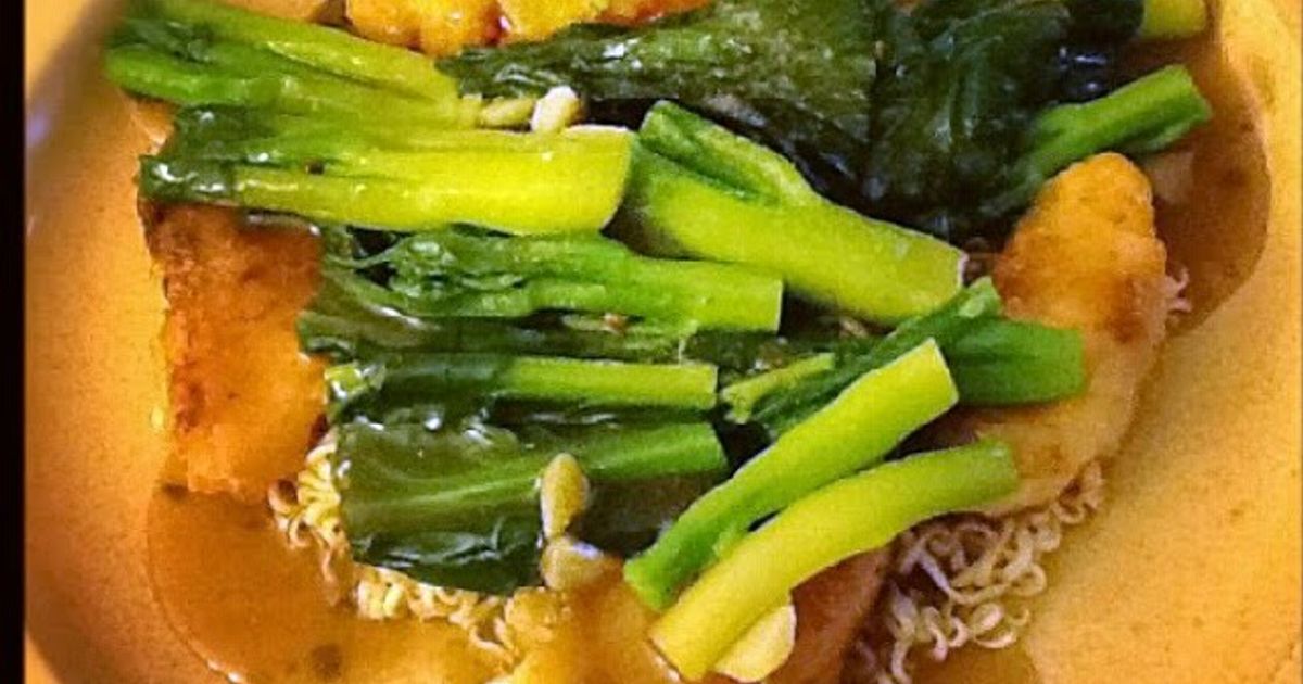 Egg Noodle And Red Snapper Fillet W/ Gravy Sauce Recipe by luckynapat