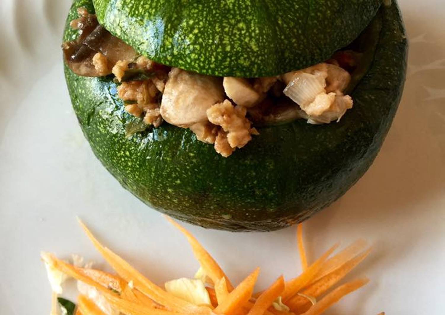 Zapallo italiano relleno con carne vegetal y cúrcuma Receta de Vianca ...