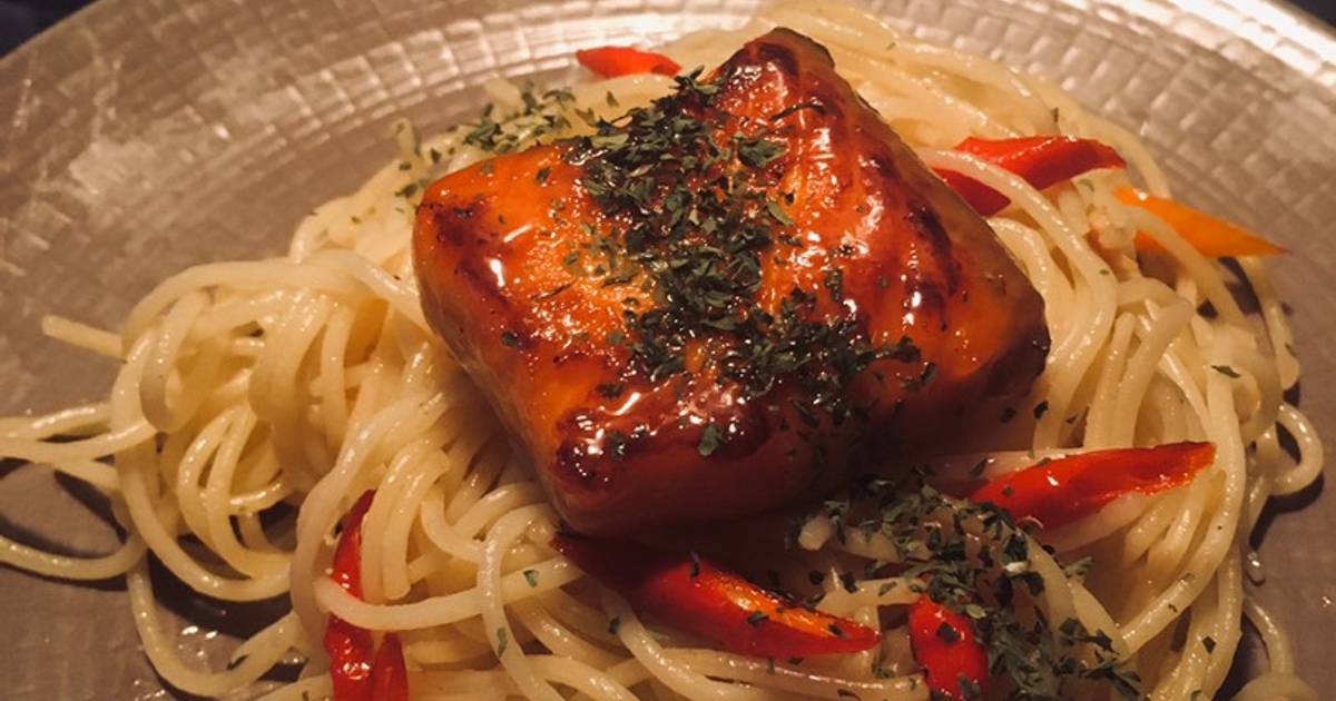 Resep Spaghetti aglio e olio with salmon grill oleh Diah Fatimah ...