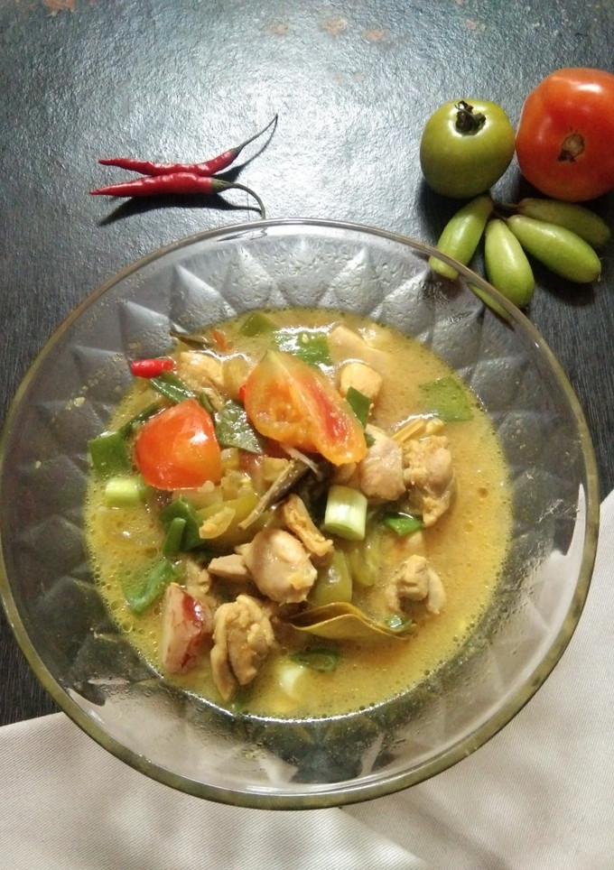 Resep Asam Ayam Belimbing Wuluh oleh Lina Subrata - Cookpad