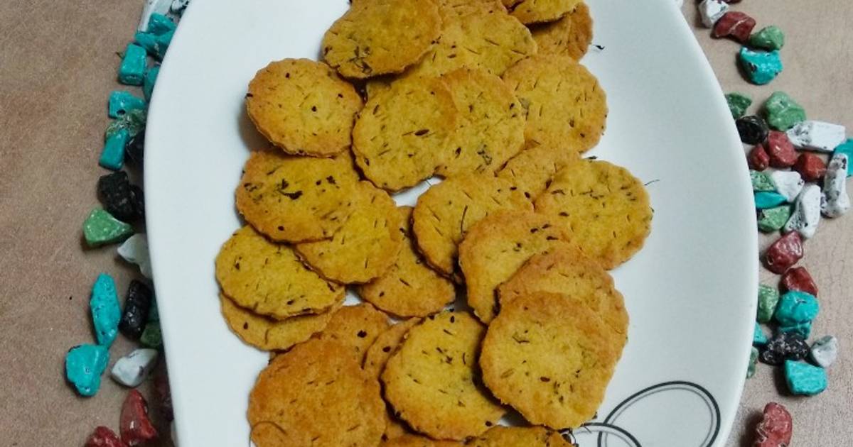 Baked whole wheat mathri Recipe by Nitasha Malhotra - Cookpad
