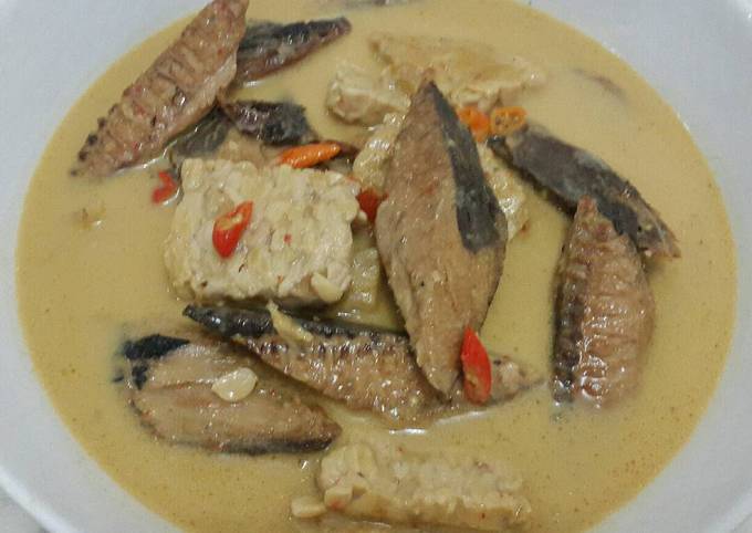 Resep Ikan Tongkol Asap Kuah Santan Pedas Oleh Teta Aktuarisia Cookpad