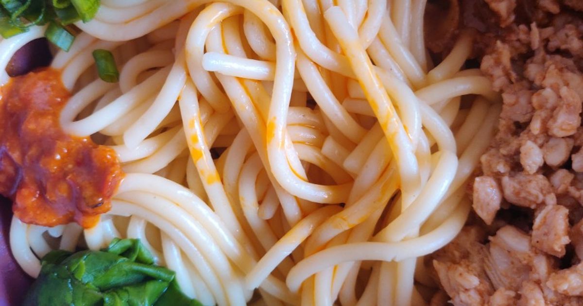 Chicken Dan Dan Noodles Recipe by Shyamini Pillai - Cookpad