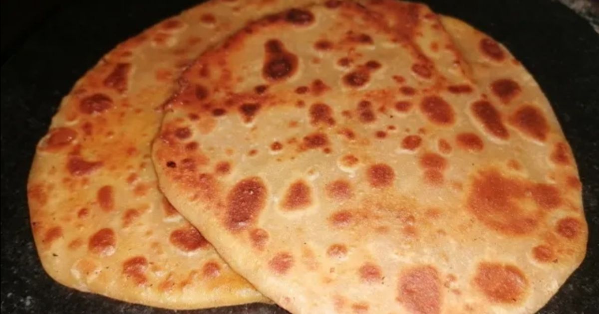 ஹோட்டல் ஸ்டைல் ஆலு பராட்டா (Aloo Parotta Recipe In Tamil) இவருடைய ரெசிபி Shuju's Kitchen- குக்பேட்