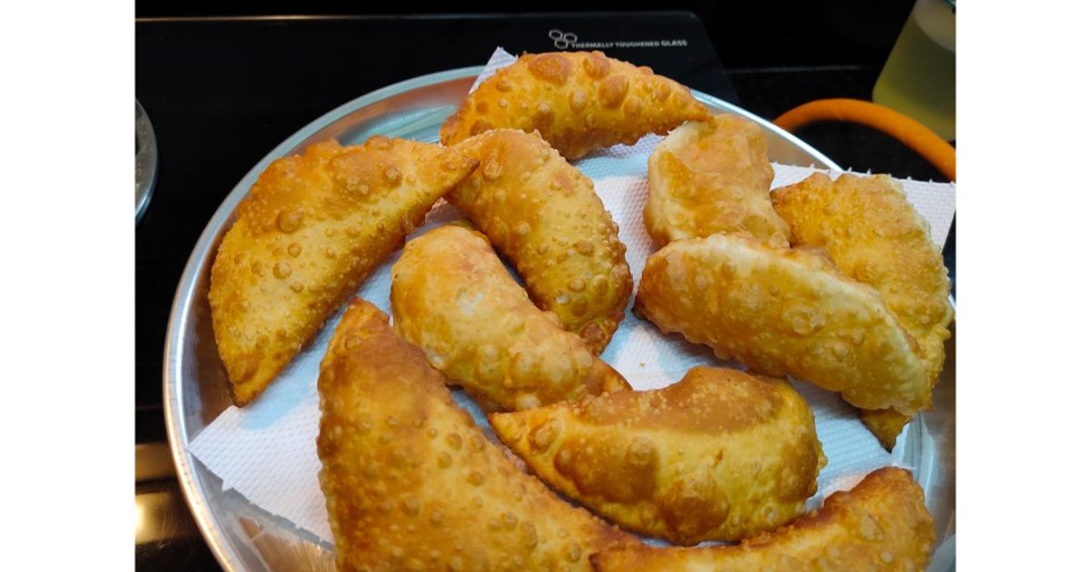 Goan Tikshyo Nevryo/ Spicy Goan Karanjis Recipe by Neha Nayak - Cookpad