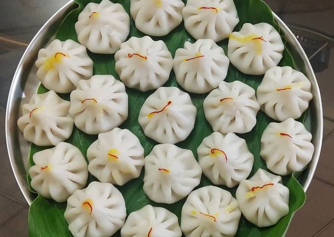 उकडीचे मोदक (Ukadiche Modak Recipe In Marathi) रेसिपी Deepa Ambavkar ...