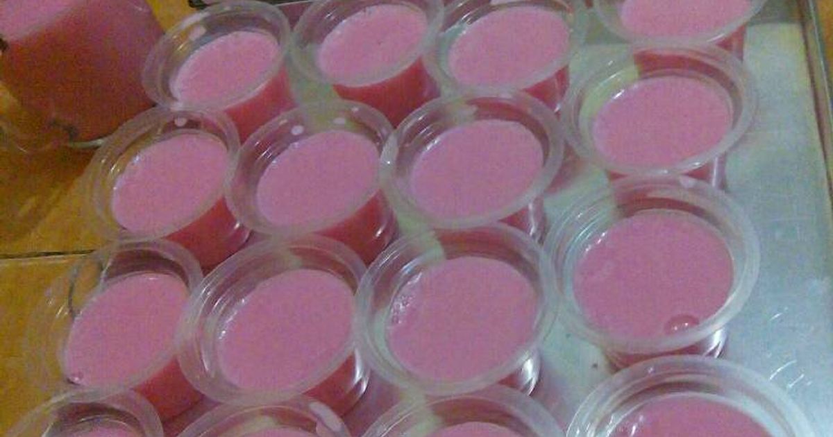 Resep puding stroberi tanpa susu rumahan enak dan mudah - Cookpad