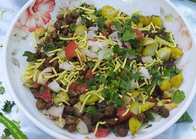 Chatpata Chana chat Recipe by Nazia Parveen - Cookpad
