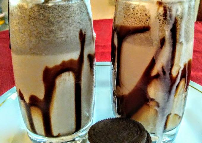 Oreo milkshake with vanilla ice cream Recipe by Shakuntla Tulshyan ...