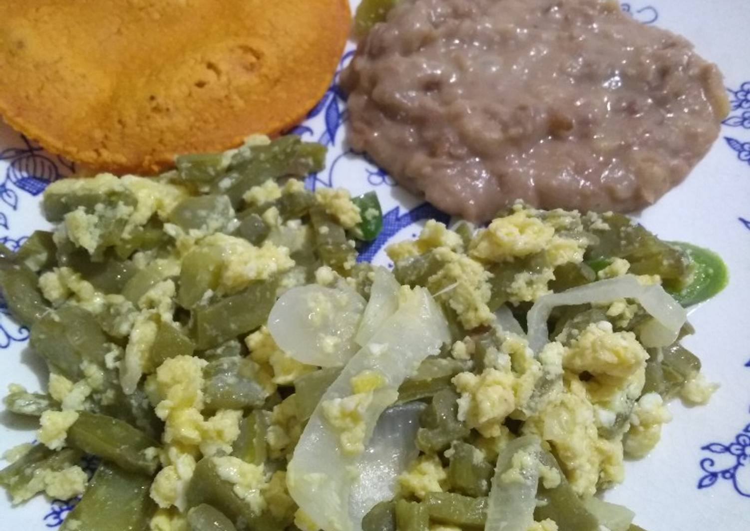 Nopales con huevo.. Receta de Alma Patricia Reséndiz - Cookpad