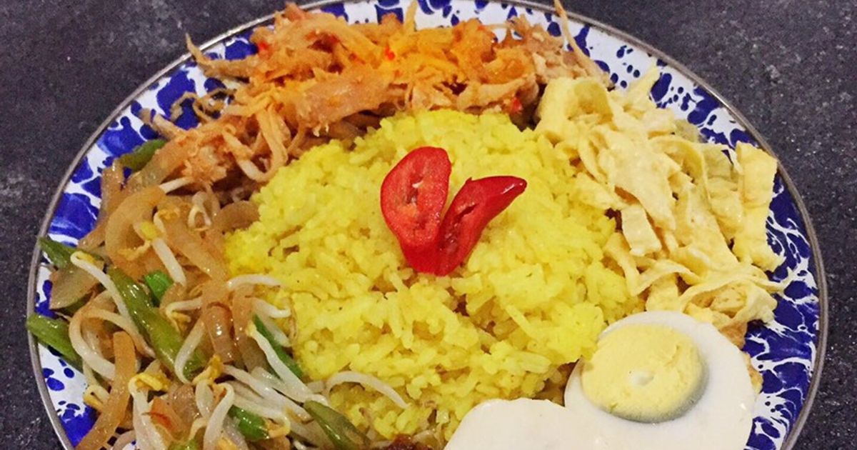 Resep Nasi Kuning Dengan Bumbu Racik Ayam Goreng oleh Nadia Hayu - Cookpad